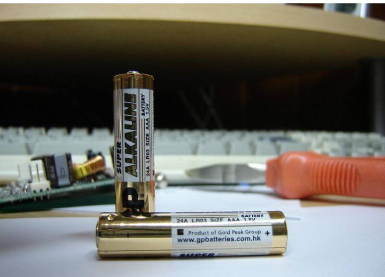 Micro AAA Battery Vs AAA (Different Types of AAA Batteries) - Power Clues